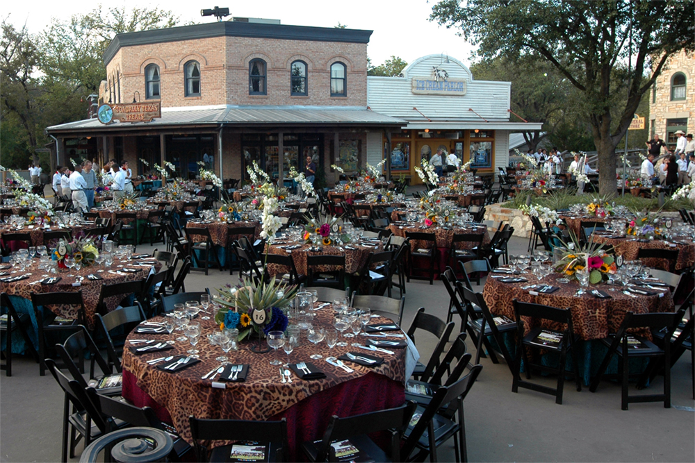 Fort Worth Zoo Weddings - A Unique Take on Elegance